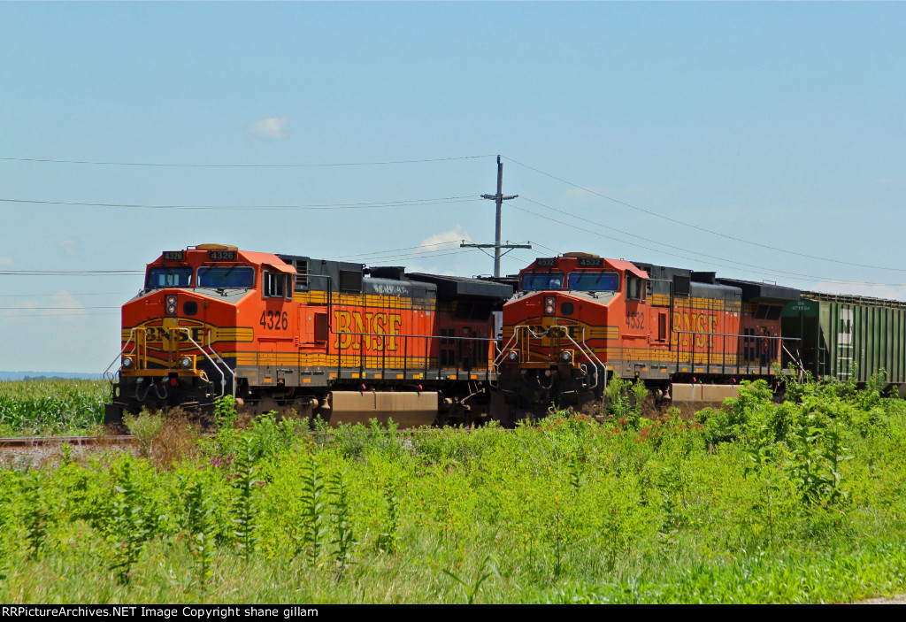 BNSF 4532 Dpu on a grain train!